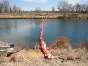 What Are Oil Spill Booms? Types, Uses & How They Work | GEI Works